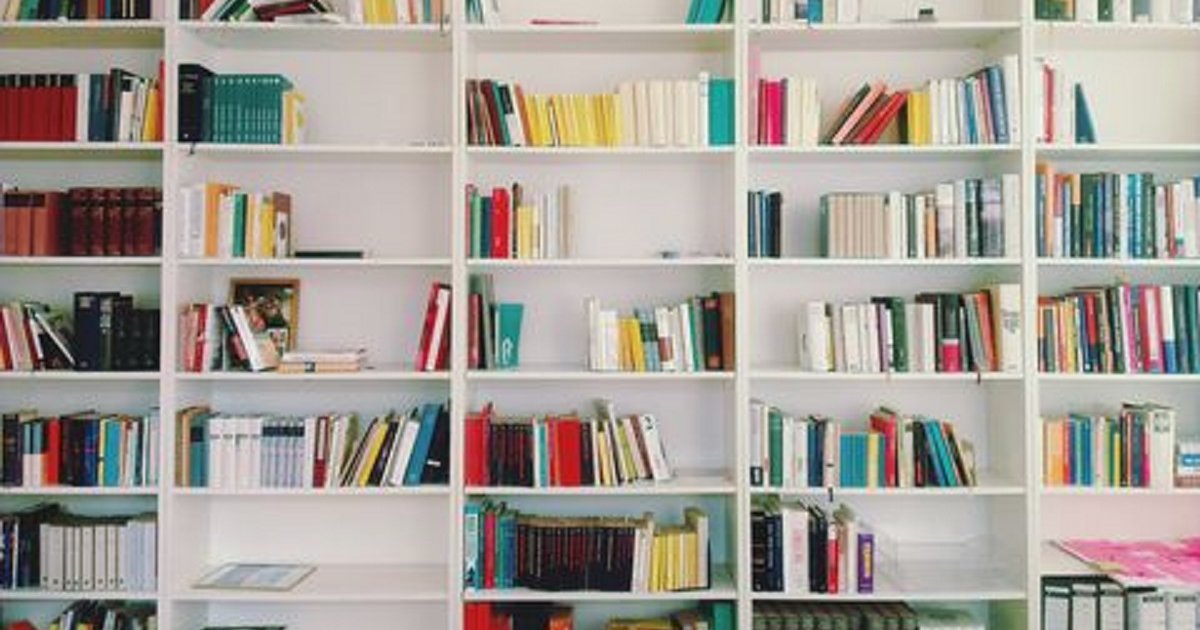 Missing Word: Colorful Books Quiz - By alvir28