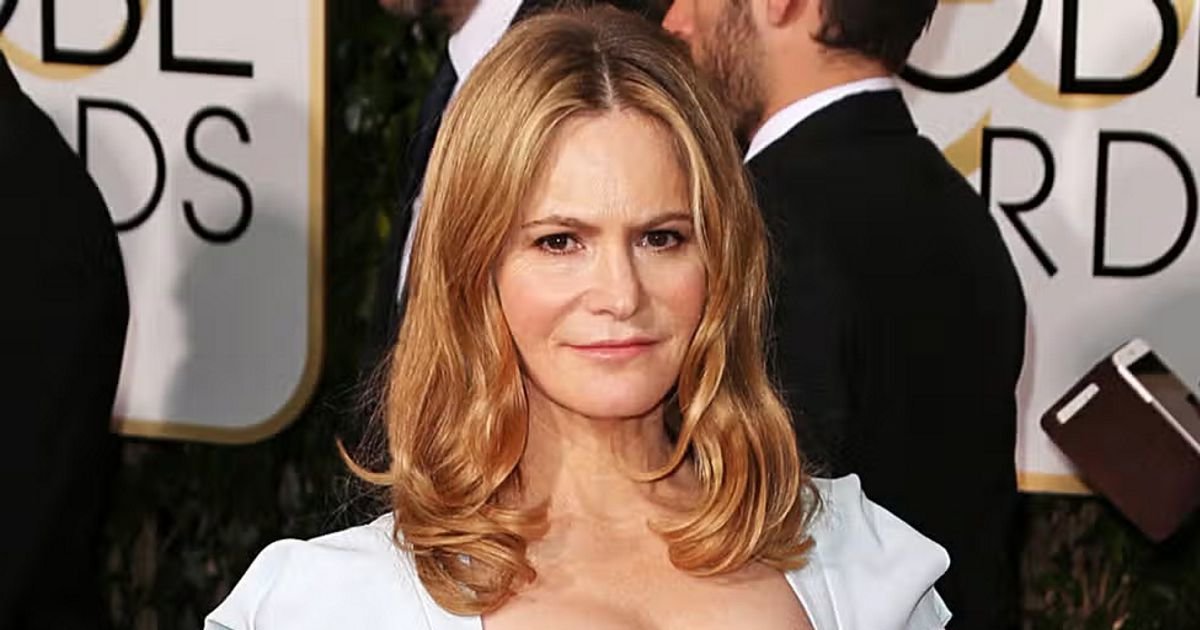 Word Ladder: Jennifer Jason Leigh Movies Quiz