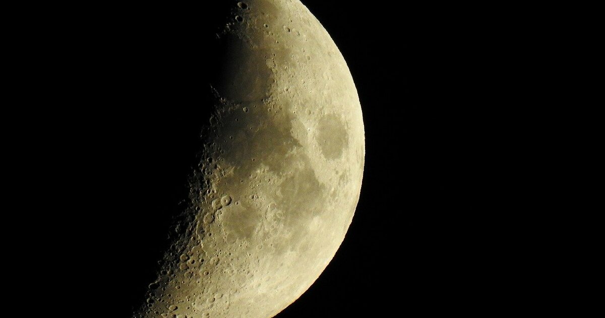 Find the 'Moon' Artist Quiz