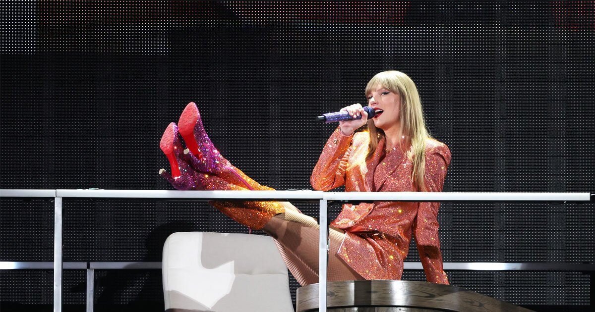 Match the Taylor Swift outfit to her shoes #2 Quiz - By downb4d