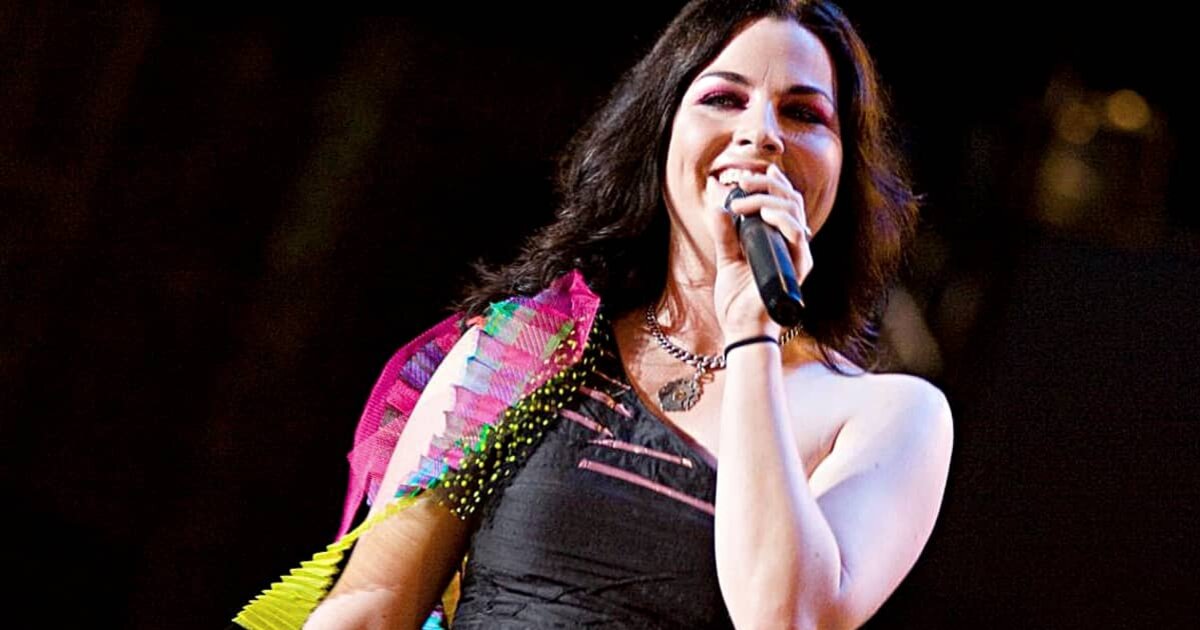 Quick Pick: Female Singer Quiz - By barefootman