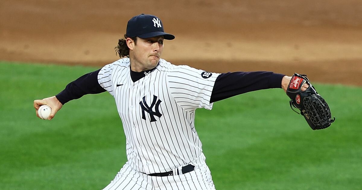 MLB pitchers with a strikeout in 200+ straight games Quiz - By statistyves